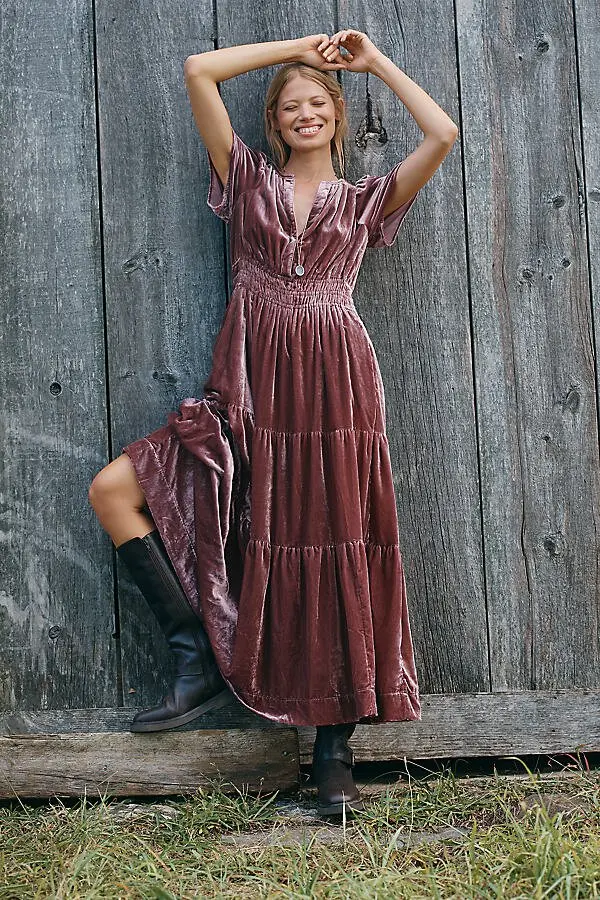 THE SOMERSET COLLECTION BY ANTHROPOLOGIE The Somerset Velvet Maxi Dress - Mauve Rose