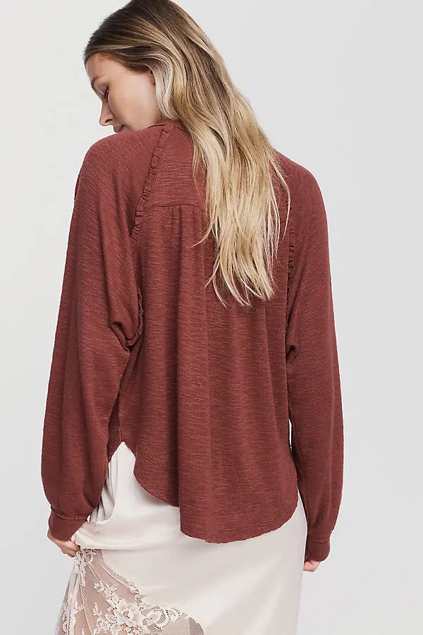 PILCRO Ruffled Raglan Thermal Top - Chocolate