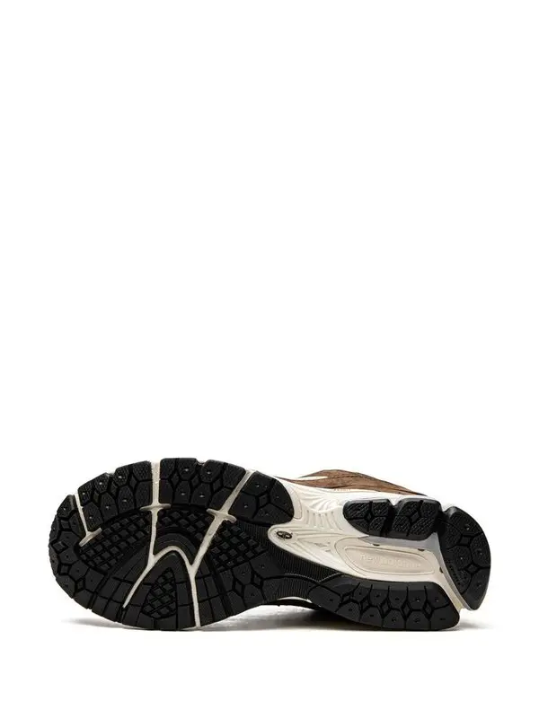 NEW BALANCE 2002r Sneakers - Brown