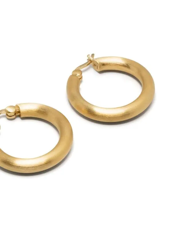 Tom Wood Medium Classic Satin Hoop Earrings - Gold | Editorialist
