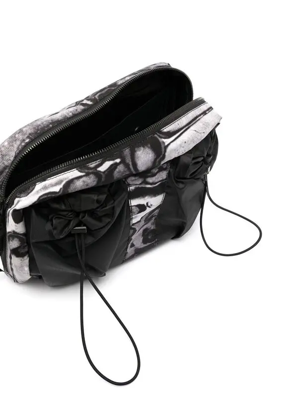ISO.POETISM Abstract Print Shoulder Bag