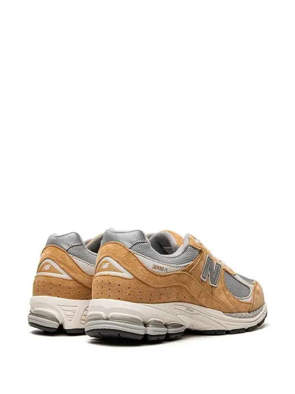 NEW BALANCE 2002r Sneakers - Brown