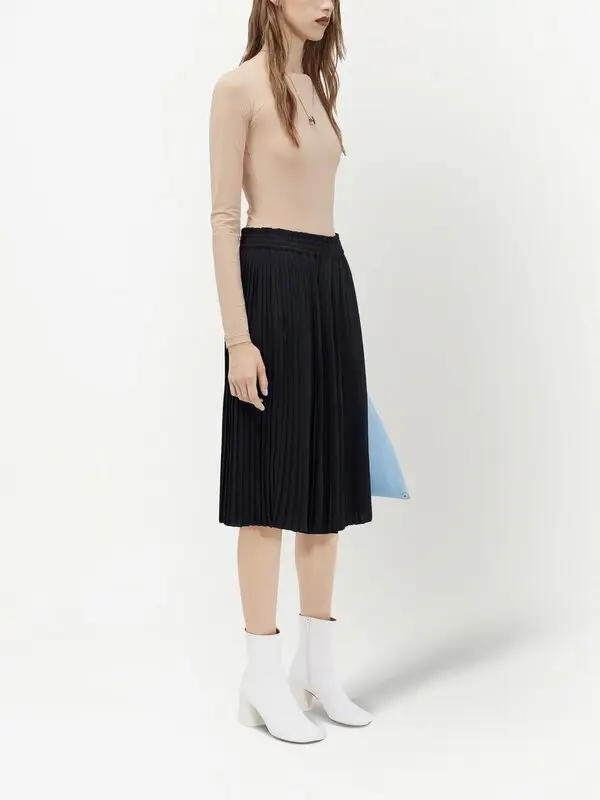 MAISON MARGIELA Pleated Knee-length Shorts