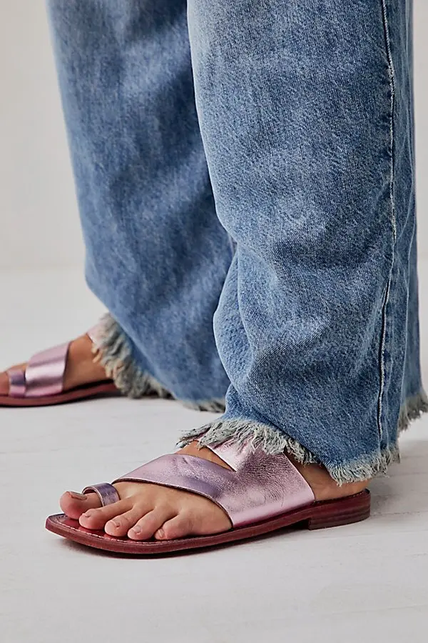 Free People Abilene Leather Toe Loop Sandals - Pink Metallic