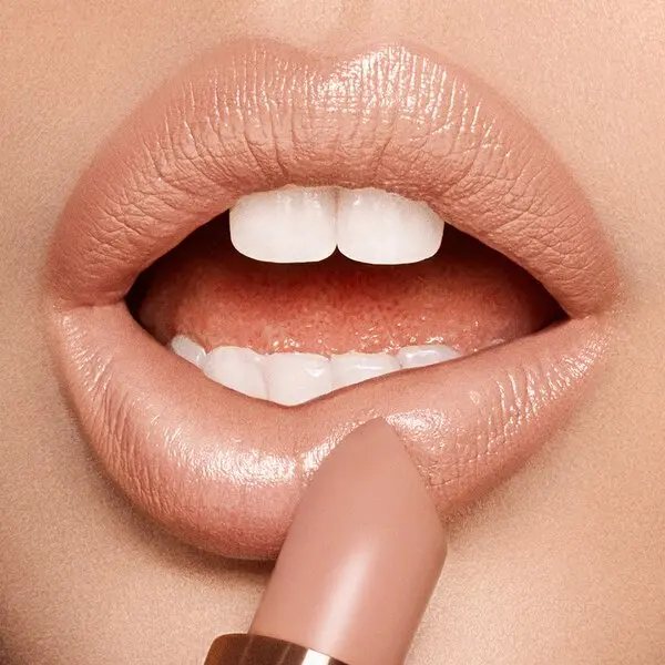 Charlotte Tilbury K.i.s.s.i.n.g - Nude