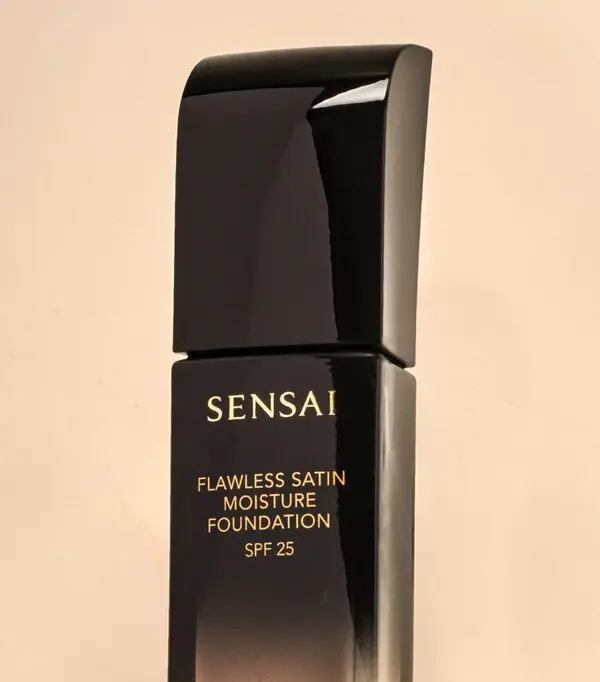 SENSAI Flawless Satin Moisture Foundation