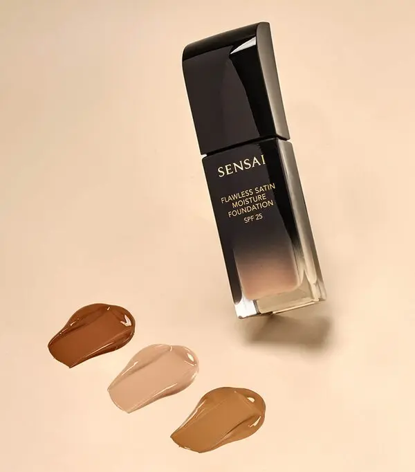 SENSAI Flawless Satin Moisture Foundation Spf 25
