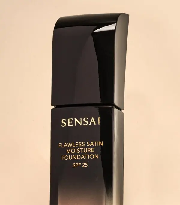 SENSAI Flawless Satin Moisture Foundation