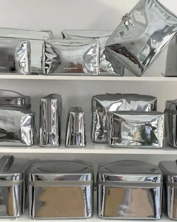 WELLINSULATED Large Performance Beauty Bag - Silver