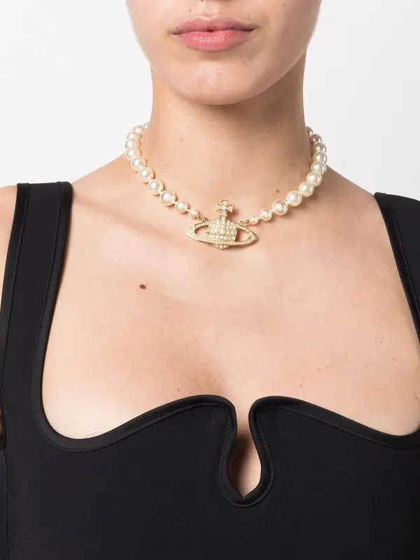 VIVIENNE WESTWOOD Bas Relief Pearl Choker