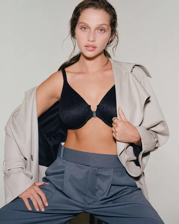 Chantelle Norah Front Closure Molded Bra - Black