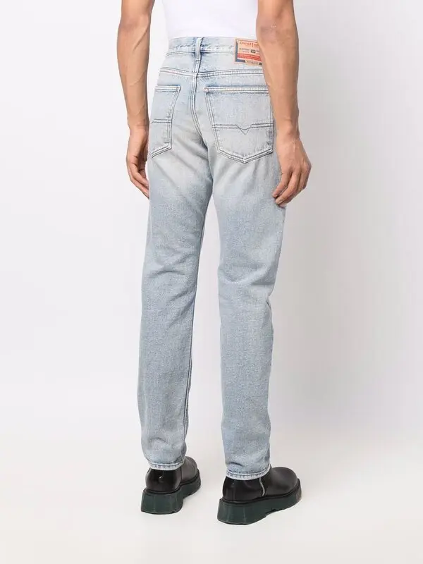 DIESEL® 1995 D-sark 09c14 Straight-leg Jeans