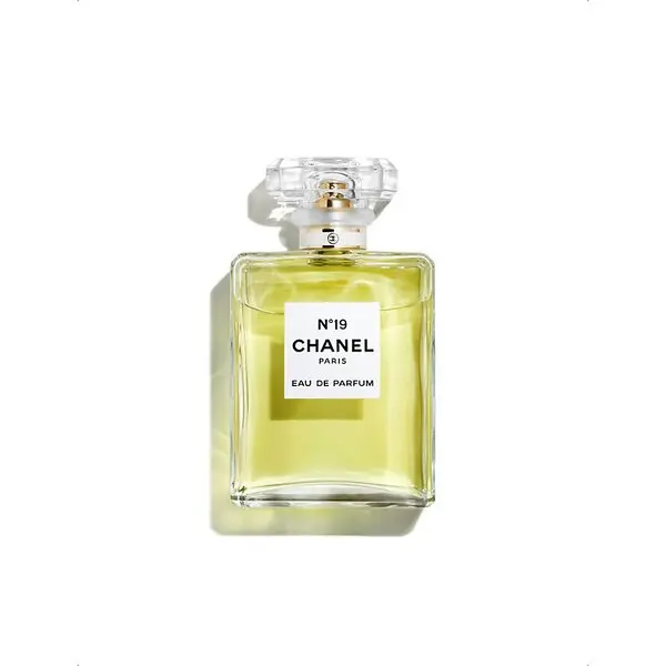 Chanel N&ordm;19 Eau De Parfum Spray - Na