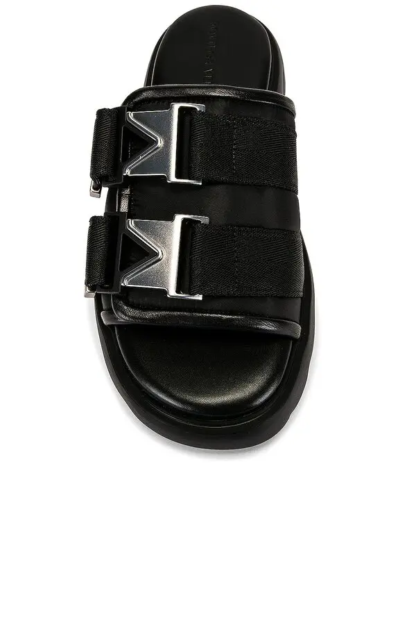 靴 BOTTEGA VENETA FLASH SANDAL BOMBER 43 Bottega Veneta's Flash Slide Sandal Is This Summer's It-Shoe