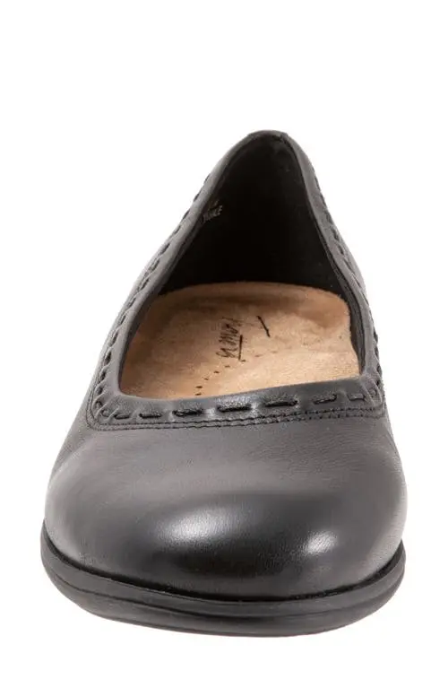 Trotters Dixie Leather Ballet Flat