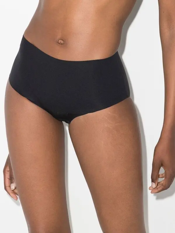 Spanx Undie-tectable Smooth Briefs