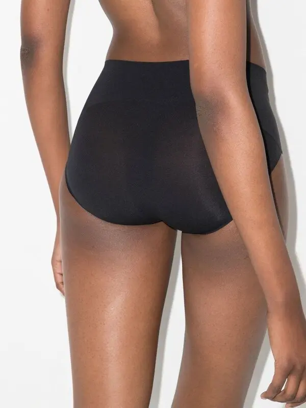 Spanx Undie-tectable Smooth Briefs