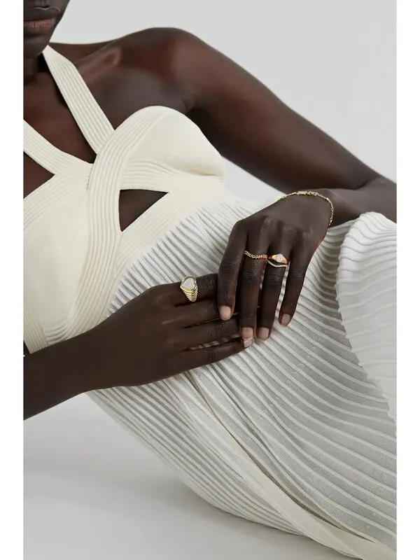 Yvonne Léon 9-karat Diamond Signet Ring Set