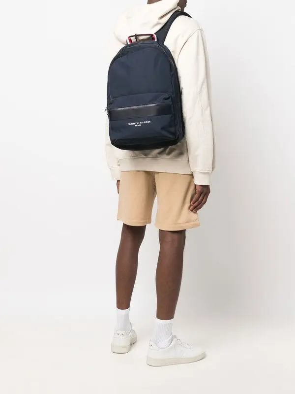 Tommy Hilfiger Logo Zipped Backpack