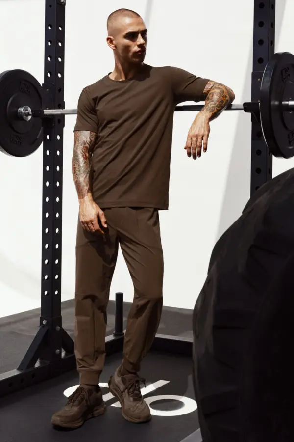 Alo Yoga Conquer Reform Crewneck Short Sleeve Top - Espresso