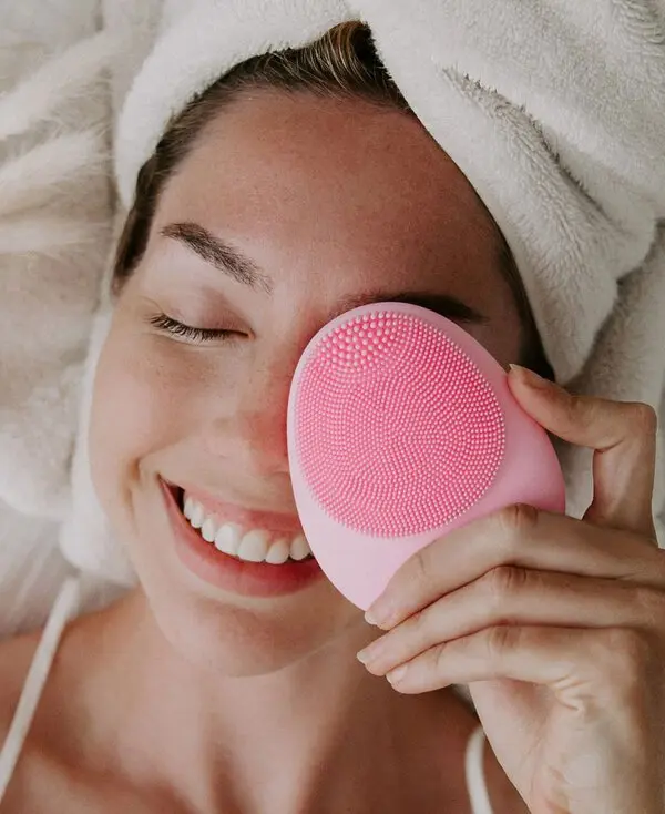 FANCII Isla Sonic Face Cleansing Brush - Pink