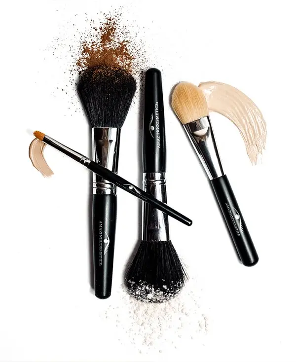 AMAZINGCOSMETICS Concealer Brush