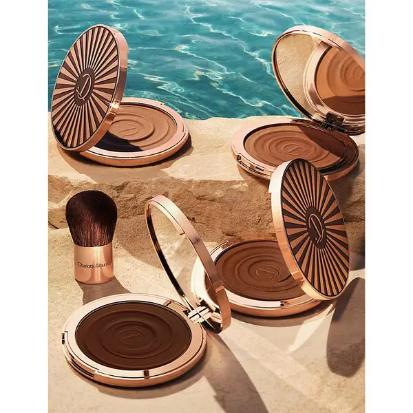 Charlotte Tilbury Beautiful Skin Bronzer Brush - One-color