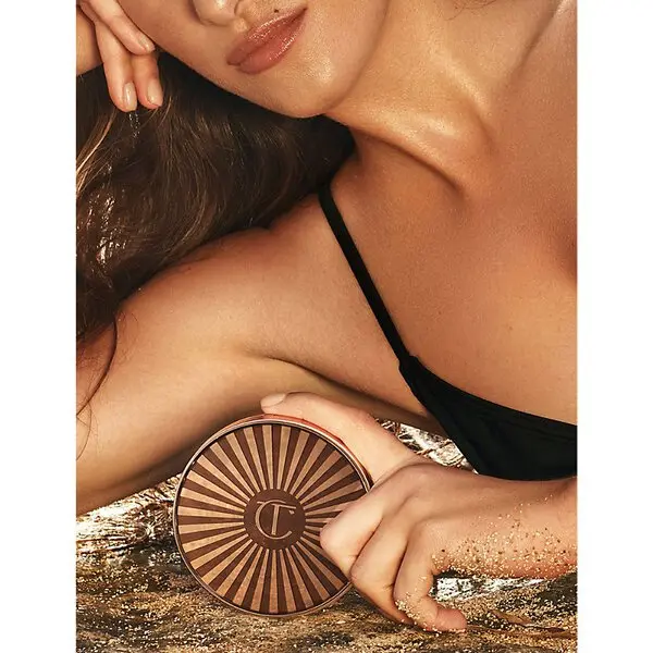 Charlotte Tilbury Beautiful Skin Bronzer Brush - One-color