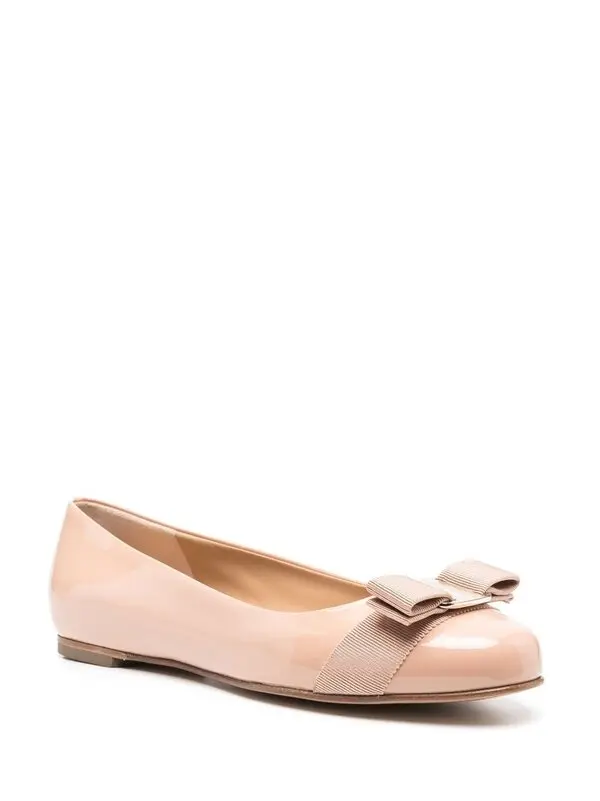 FERRAGAMO Patent Leather Ballet Flats With Vara Grosgrain Bow - Neutrals