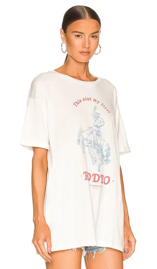 THE LAUNDRY ROOM This Ain't My First Rodeo" Graphic Tee