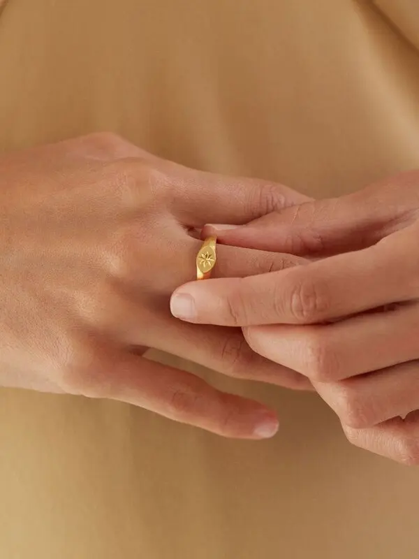 Monica Vinader Guiding Star Signet Ring - Gold