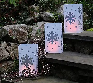 LUMABASE 10 Snowflake Plastic Luminaria Lantern S