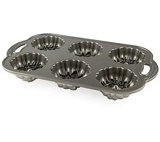 NORDICWARE Wreathlettes Pan & Powdered Sugar D Uster Set
