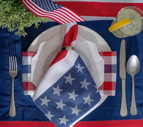 DESIGN IMPORTS Stars & Stripes Flag Tablecloth Round