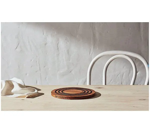 LE CREUSET 8' Magnetic Wooden Trivet - One-color