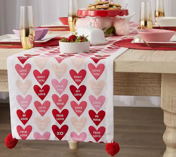 DESIGN IMPORTS Coversation Hearts Table Runner 4' X 72