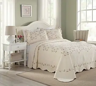 MODERN HEIRLOOM Felisa Queen Bedspread