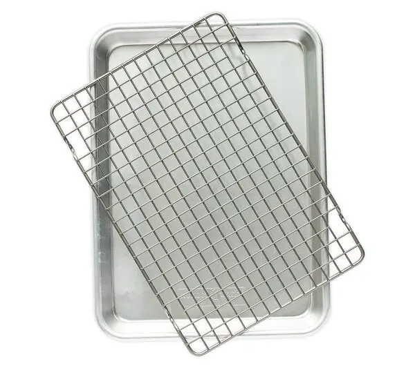 NORDICWARE Naturals Quarter Sheet W/ Oven-safe Grid - One-color