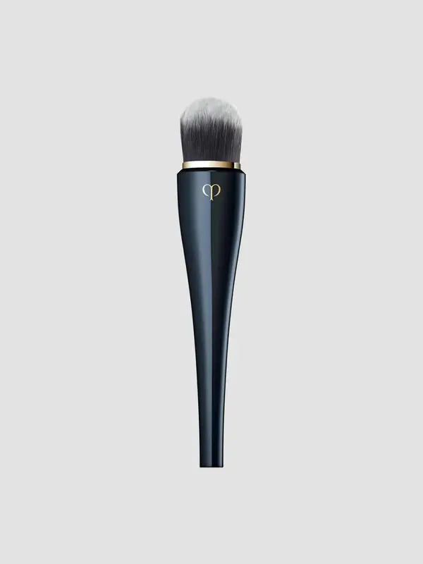 CLE DE PEAU BEAUTE Light Coverage Foundation Brush