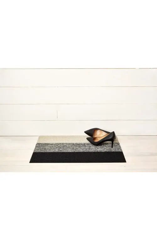 CHILEWICH Marble Stripe Door Mat - Salt And Pepper