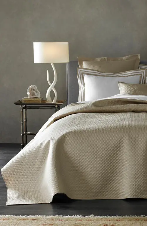 MATOUK Alba 600 Thread Count Quilted Comforter - Ivory