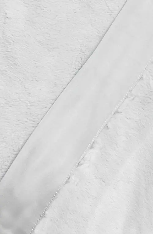 LITTLE GIRAFFE Giraffe At Home Luxe™ Faux Fur Throw - Silver