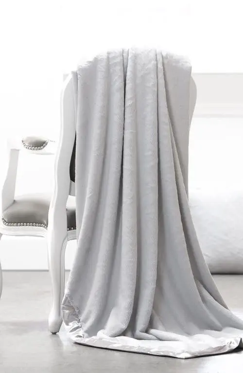 LITTLE GIRAFFE Giraffe At Home Luxe™ Faux Fur Throw - Silver