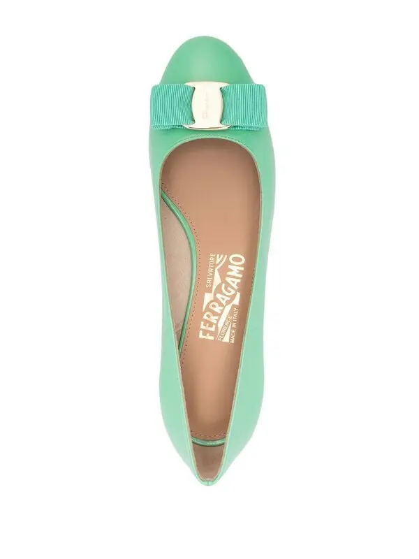 FERRAGAMO Vara Leather Pumps - Green