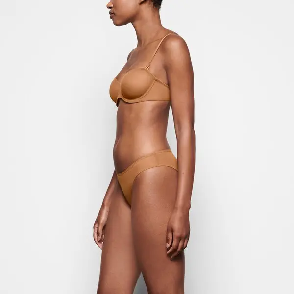 SKIMS Strapless Bra | Medium Neutral | | Ultra Fine Mesh - Bronze