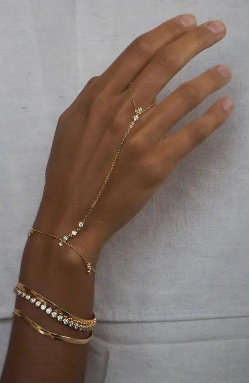 Lili Claspe Anais Hand Chain
