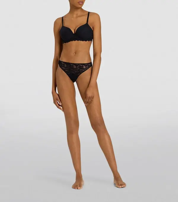 Hanro Moments Thong - Black