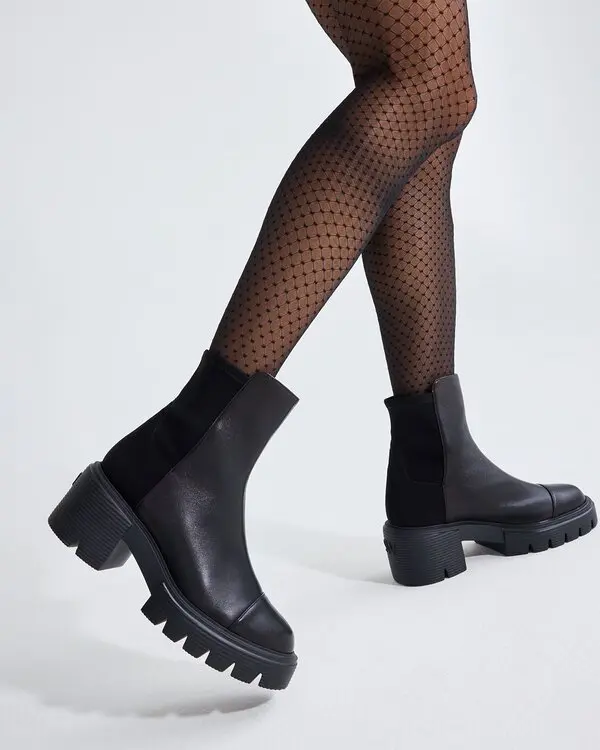 STUART WEITZMAN Soho 5050 Booties