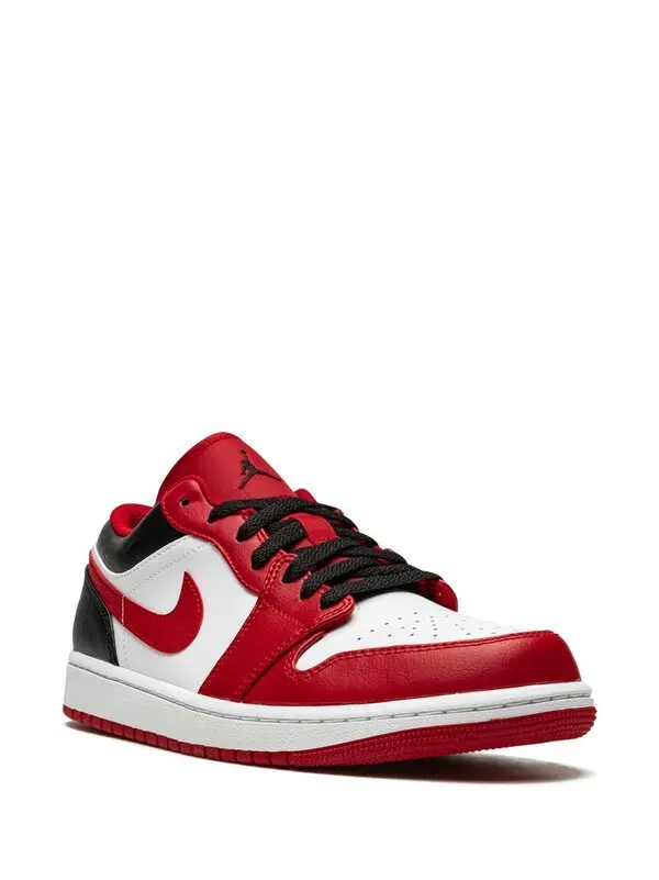 Nike Jordan 1 Low Bulls Sneakers
