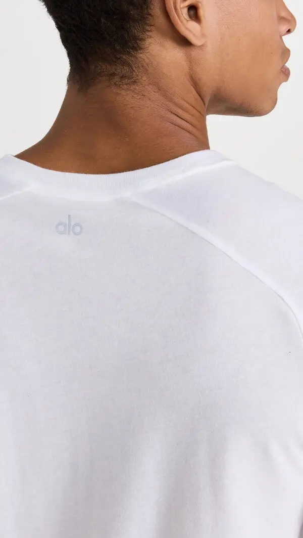 Alo Yoga Triumph Crew Neck Tee